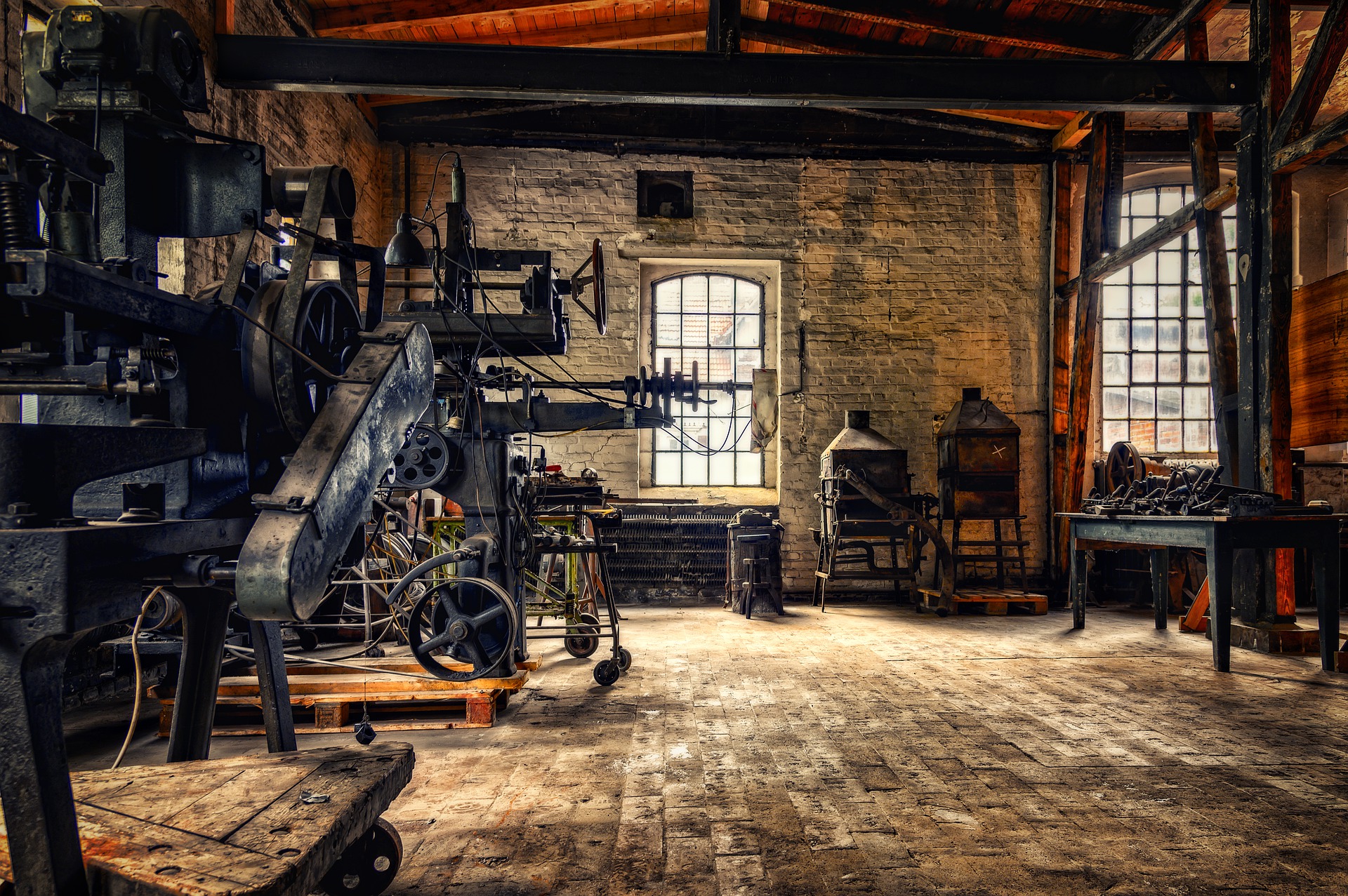 Manufacturing Data Display and Industrial Digital Signage - Ampron Homepage